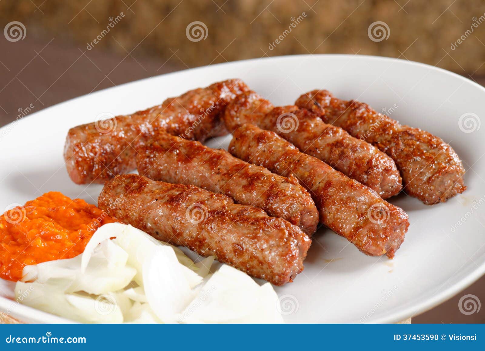 Traditionelles Cevapcici Mit Ajvar Paste Stockfoto - Bild von ...