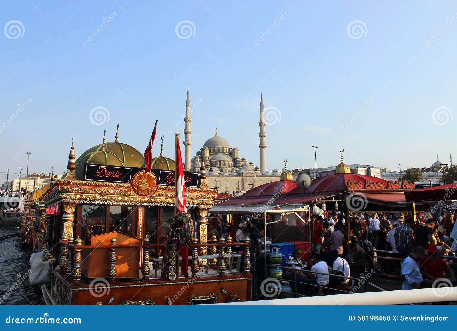 Traditionelles Fischrestaurant Durch Das Meer Redaktionelles Stockfoto ...