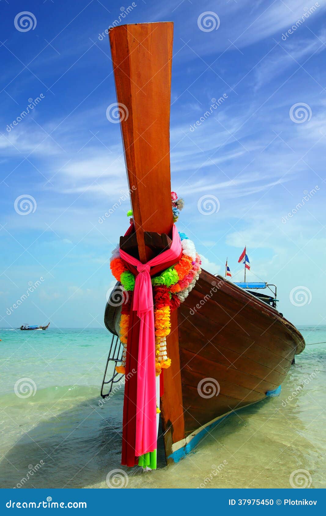 Traditionelles Thailand-Boot am Strand. Stockfoto - Bild von lang ...