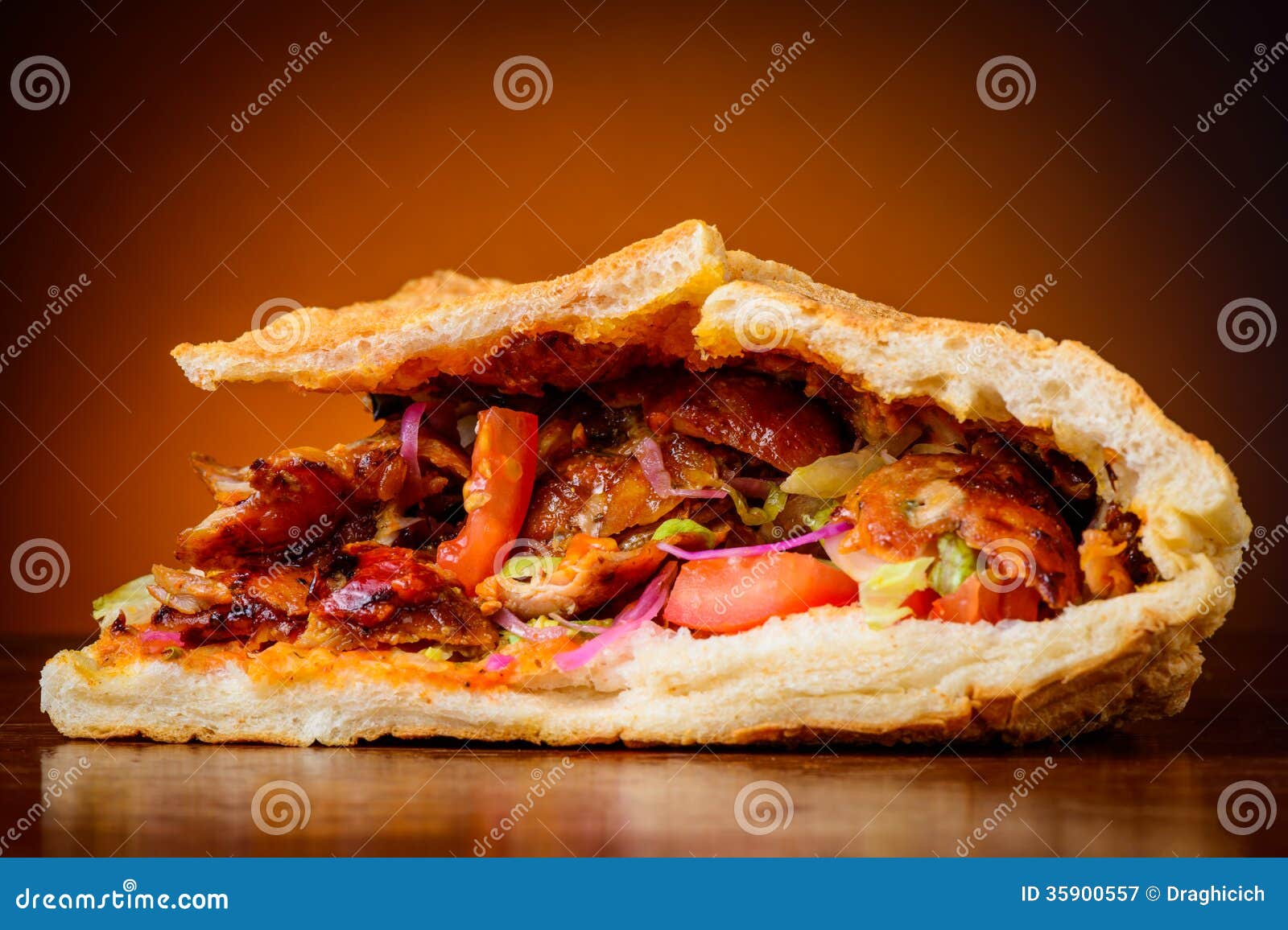 Tradycyjny homemad kebab obraz stock. Obraz złożonej z junkiery - 35900557