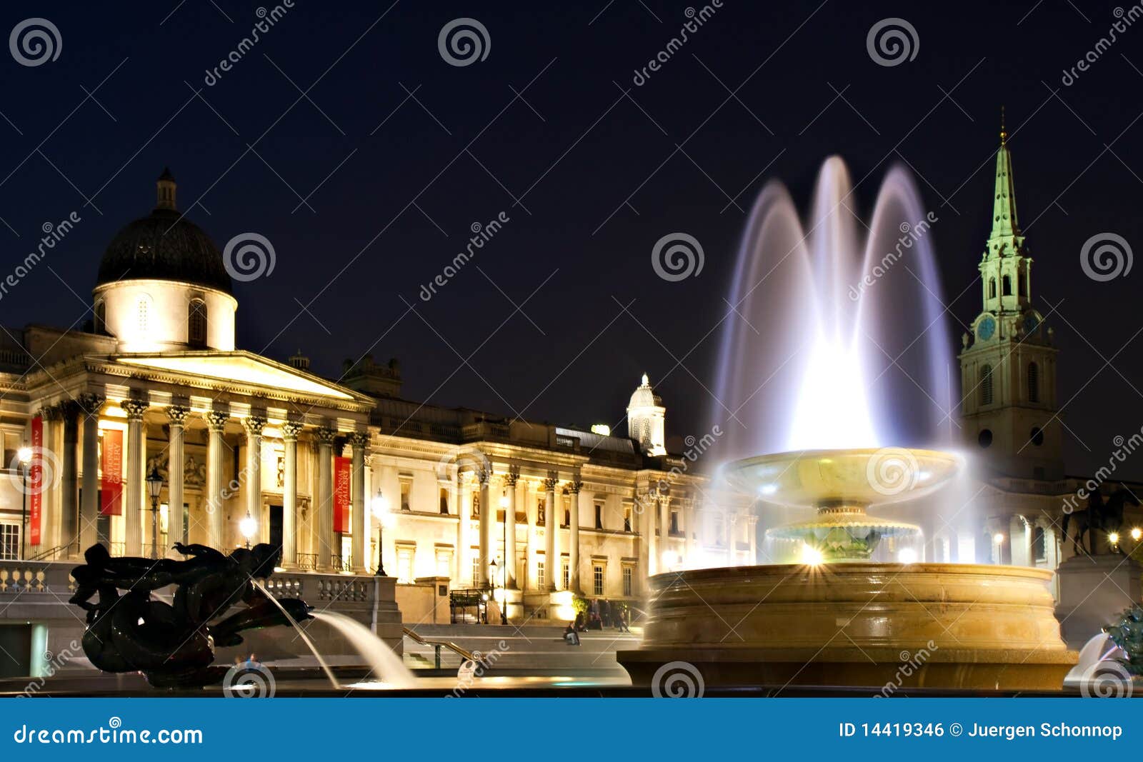 Trafalgar Square at night editorial photo. Image of night - 14419346