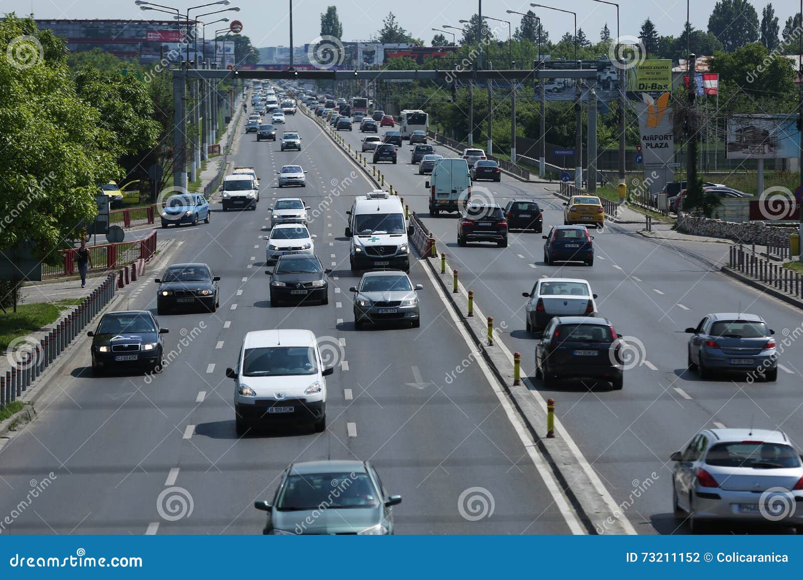 Traffic in Bucharest editorial photography. Image of cars - 73211152