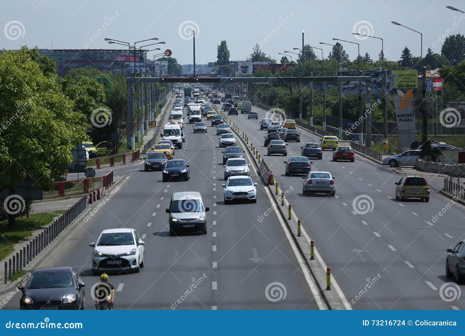 Traffic in Bucharest editorial stock image. Image of rush - 73216724