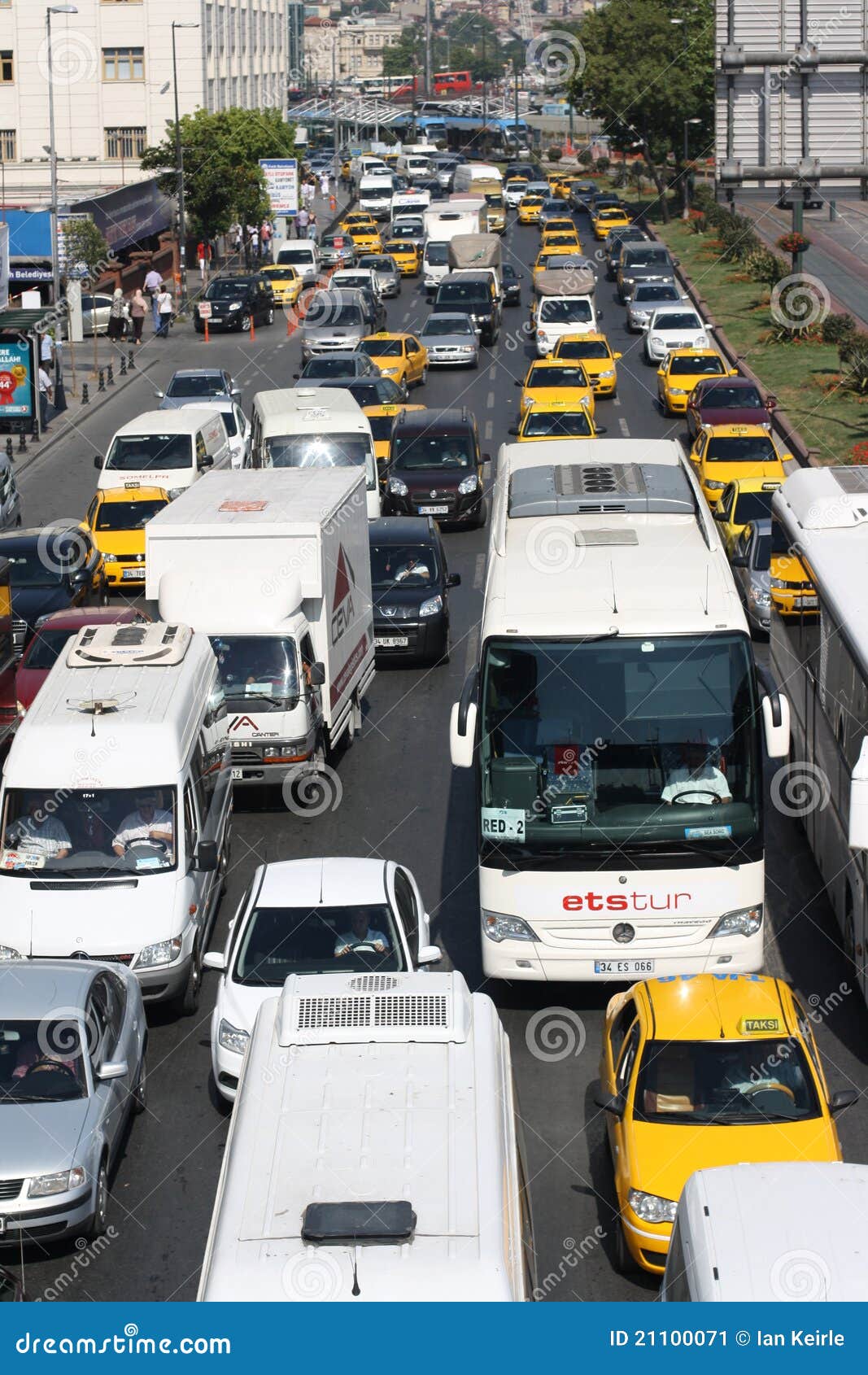 Traffic Congestion in Istanbul Editorial Photo - Image of commuting ...