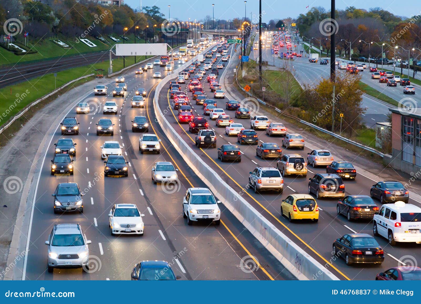 Traffic on the Gardiner Express Editorial Photography - Image of ...