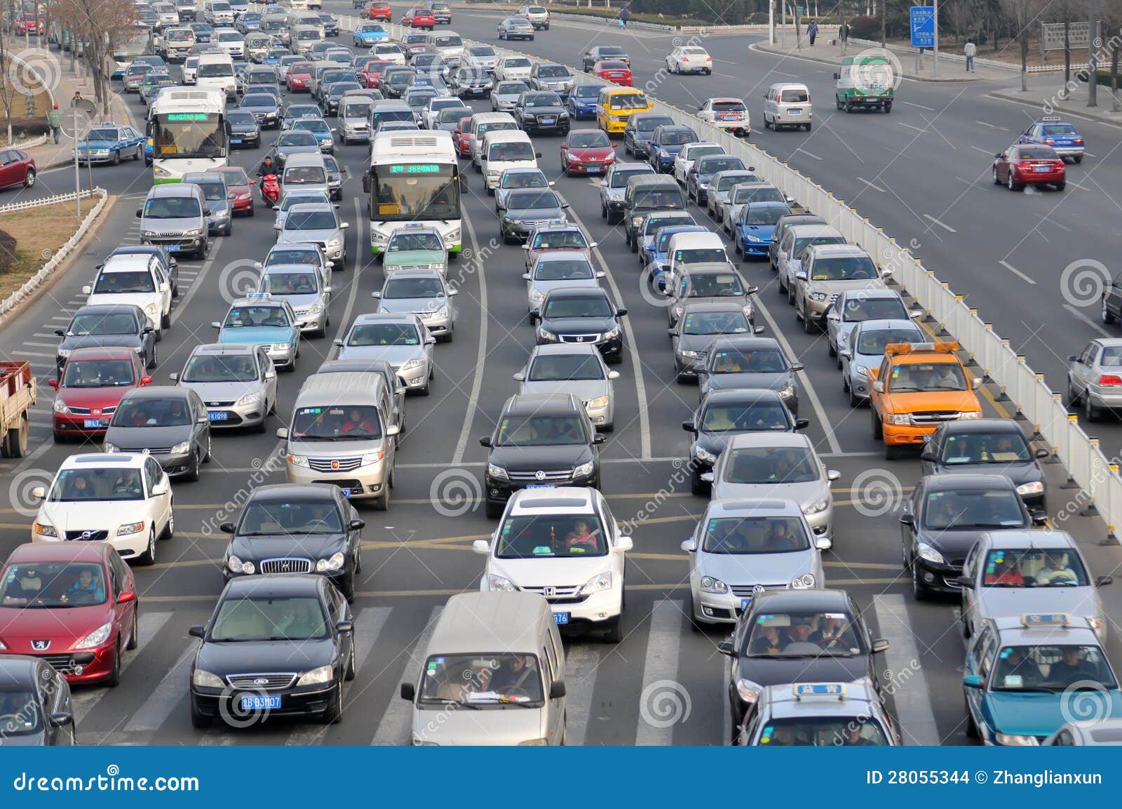 Traffic jam editorial stock image. Image of commute, exhaust - 28055344