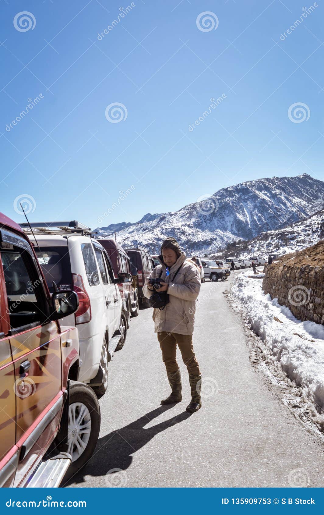 Traffic Jam and Highway Blockage Due To Snowfall at Tsomgo Lake ... Traffic Jam and Highway Blockage Due To Snowfall at Tsomgo Lake ...