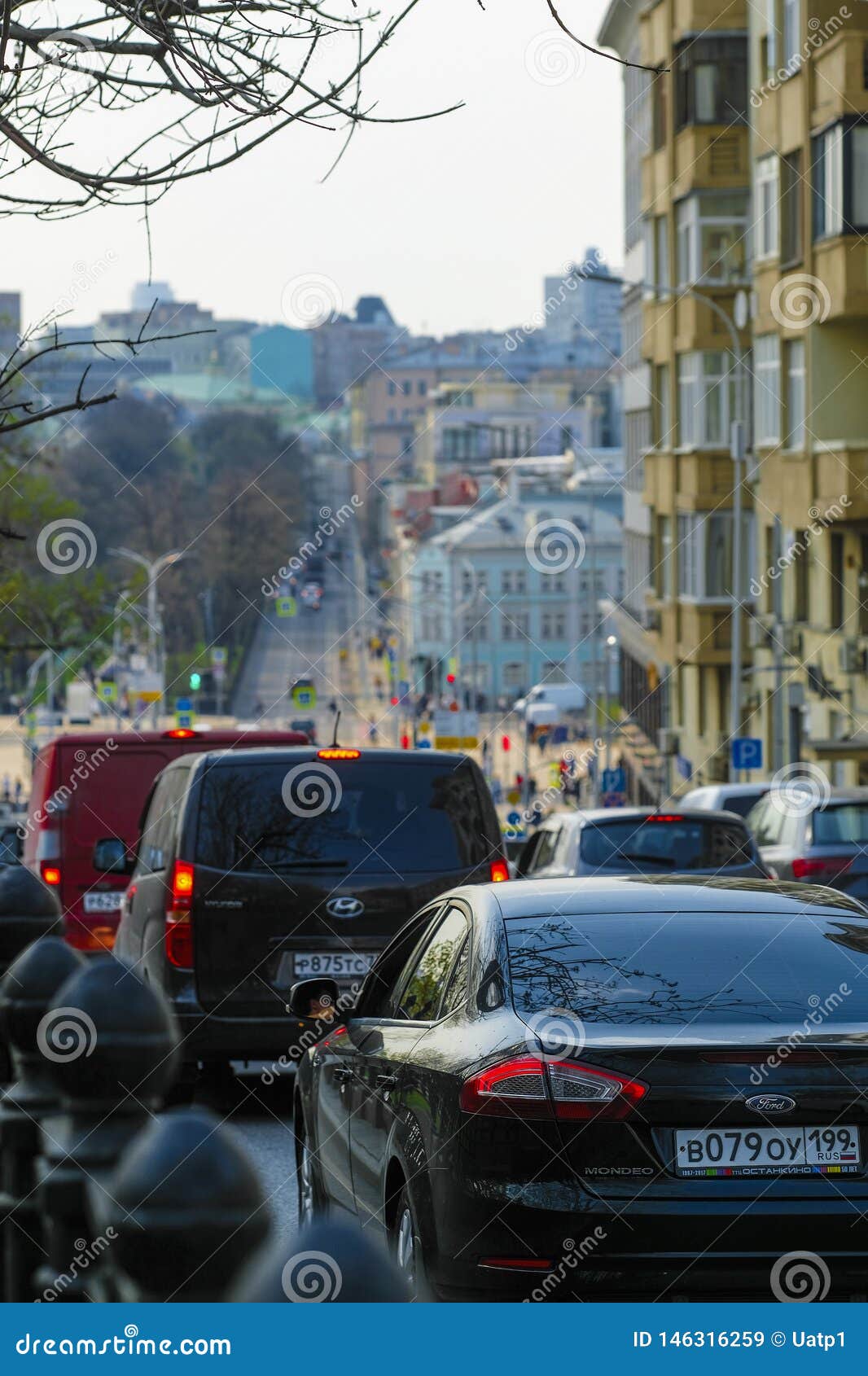 Traffic jam in Moscow editorial stock image. Image of lane - 146316259