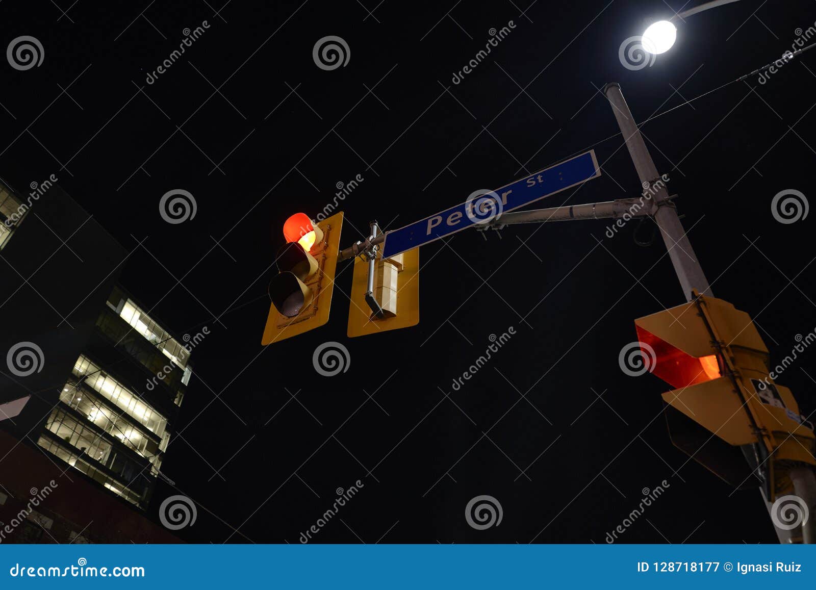 Traffic Light at Night in the City Stock Image - Image of intersection ...