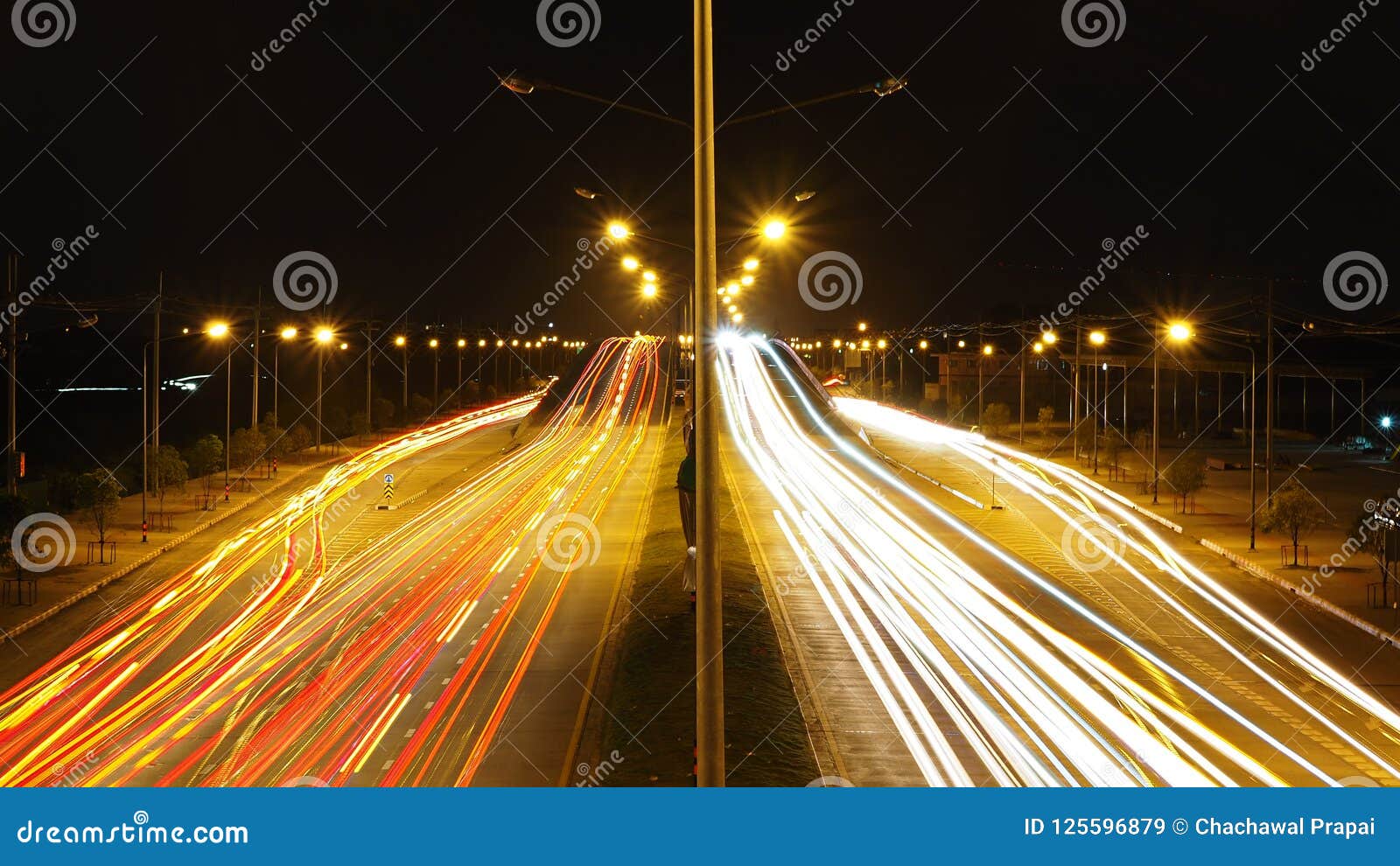 Traffic Light in the Outer City,light Trace,speed Light Background ...