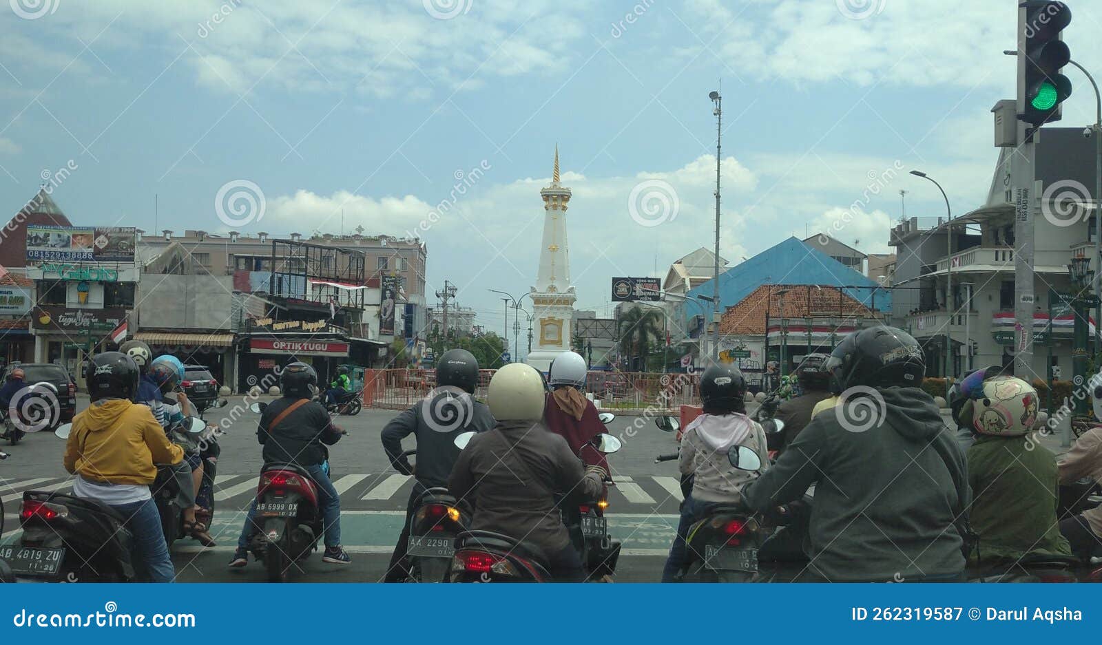 Traffic Light in Yogyakarta, Indonesia Editorial Photography - Image of indonesia, light: 262319587
