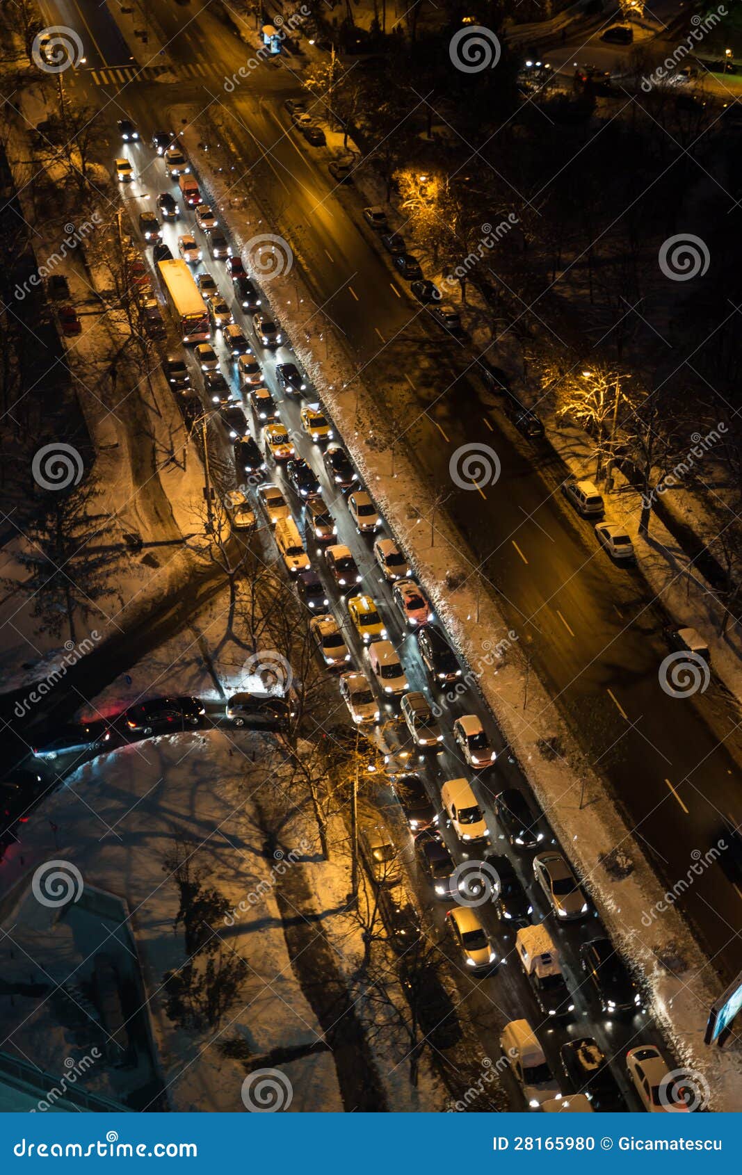 Traffic at night editorial image. Image of motor, driveway - 28165980