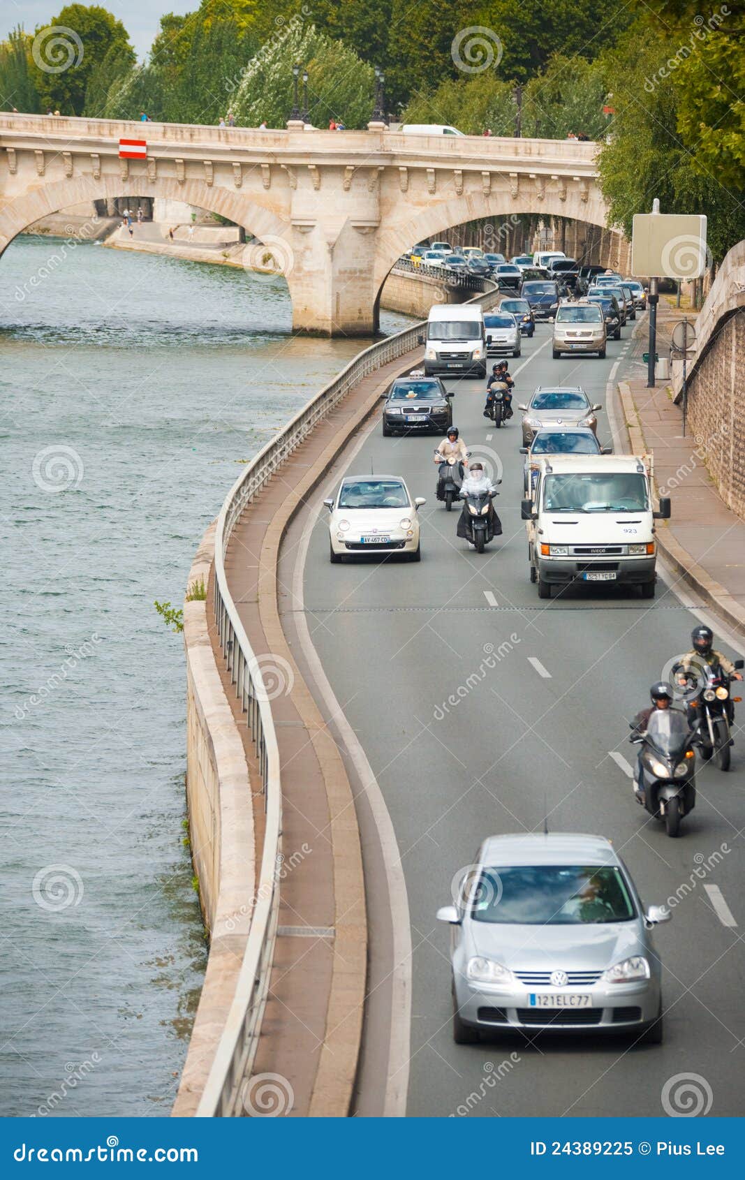 Traffic Paris Seine River Road V Editorial Image - Image of destination ...