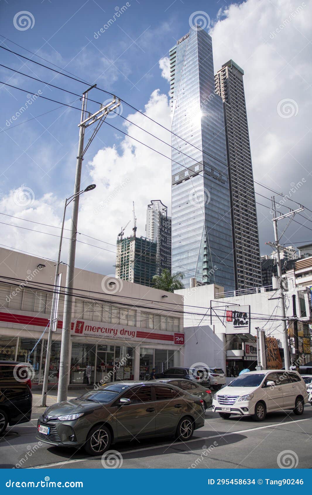 Traffic and Street View in the Makati District of Manila Editorial ...