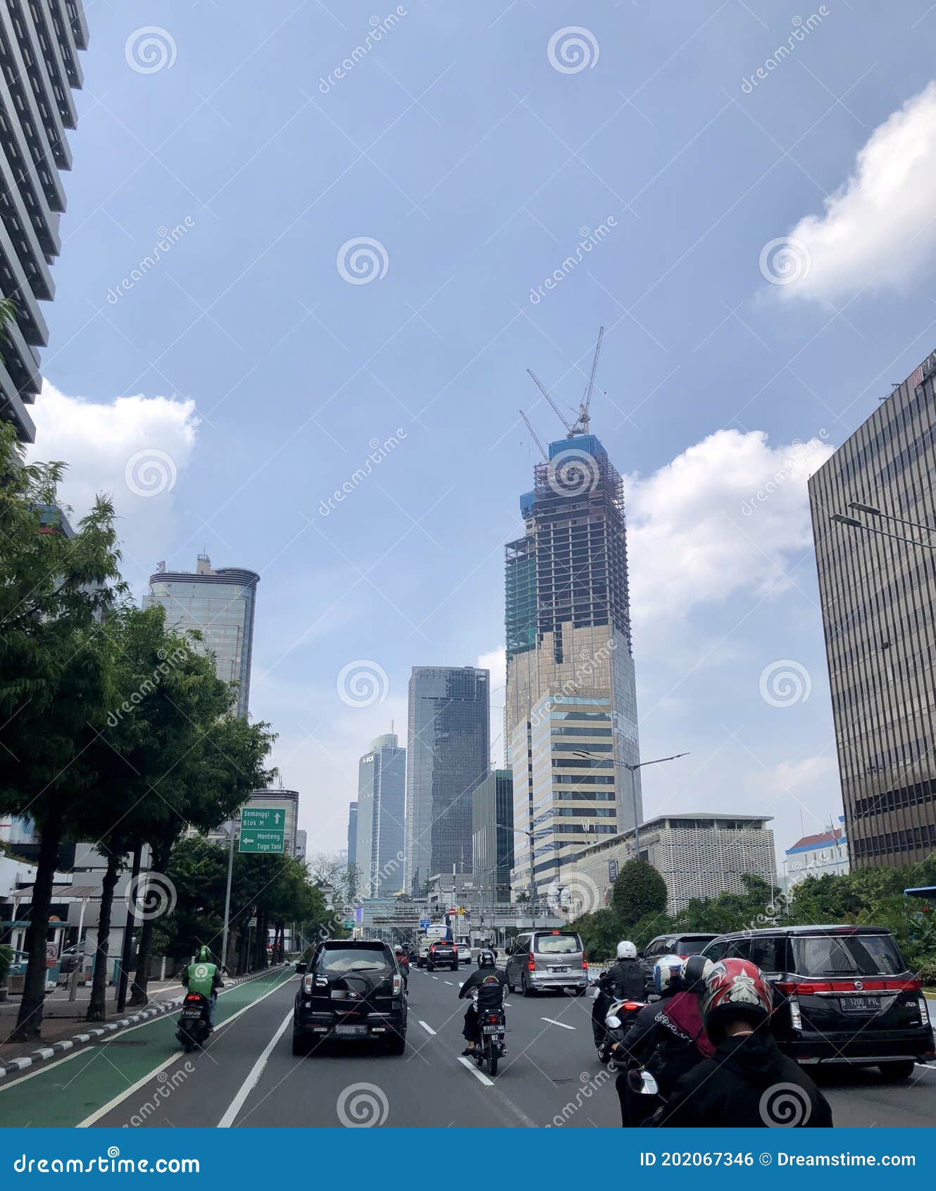 Traffic on Thamrin street editorial photo. Image of indonesia - 202067346