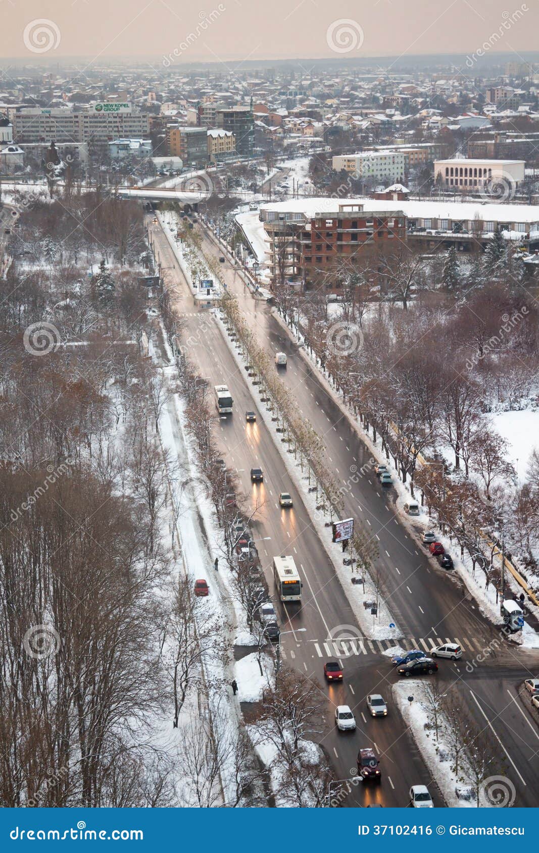 Traffic in winter editorial photo. Image of accelerated - 37102416