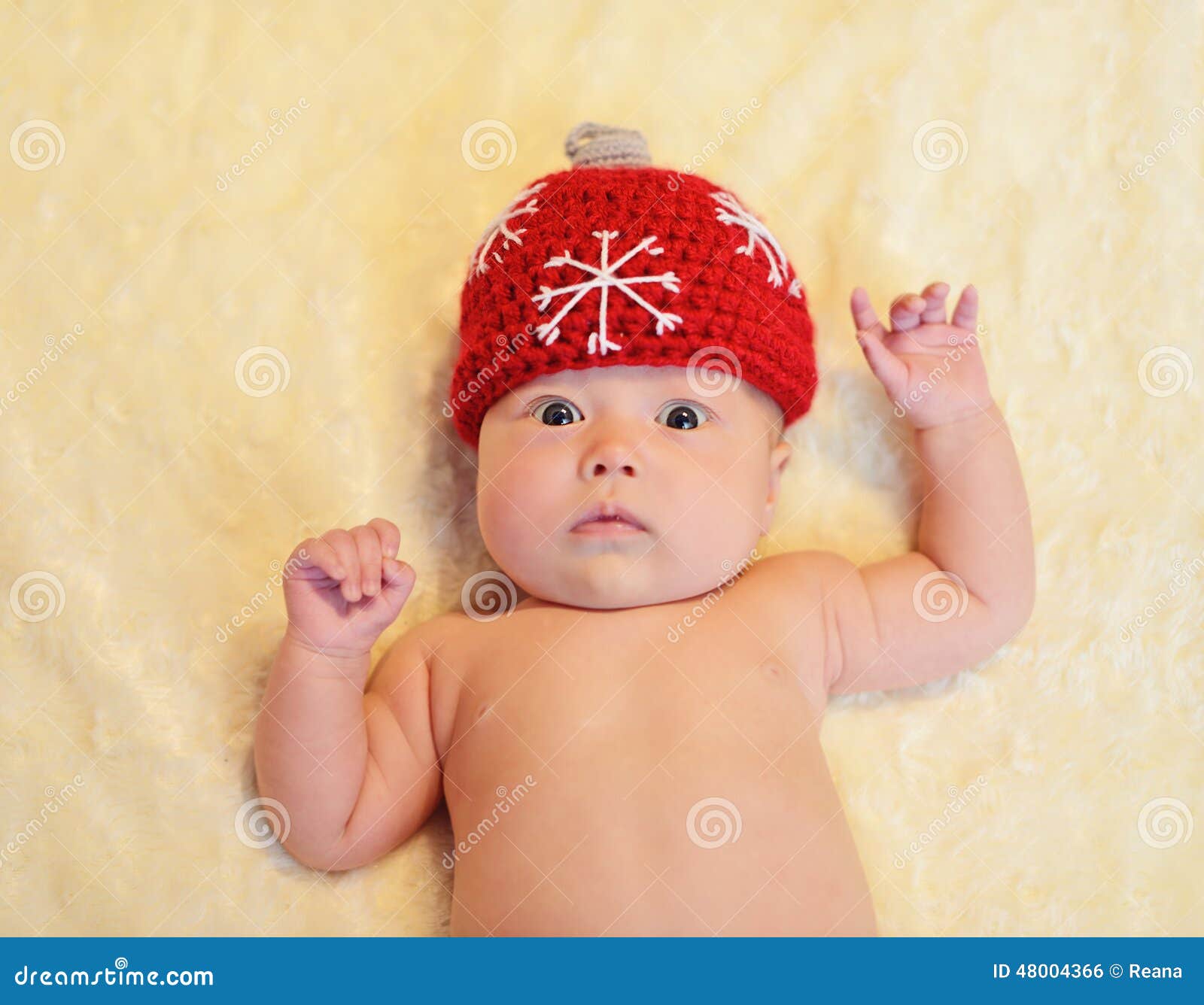 Tragender Hut Des Neugeborenen Babys Stockfoto - Bild von kind, kugel ...