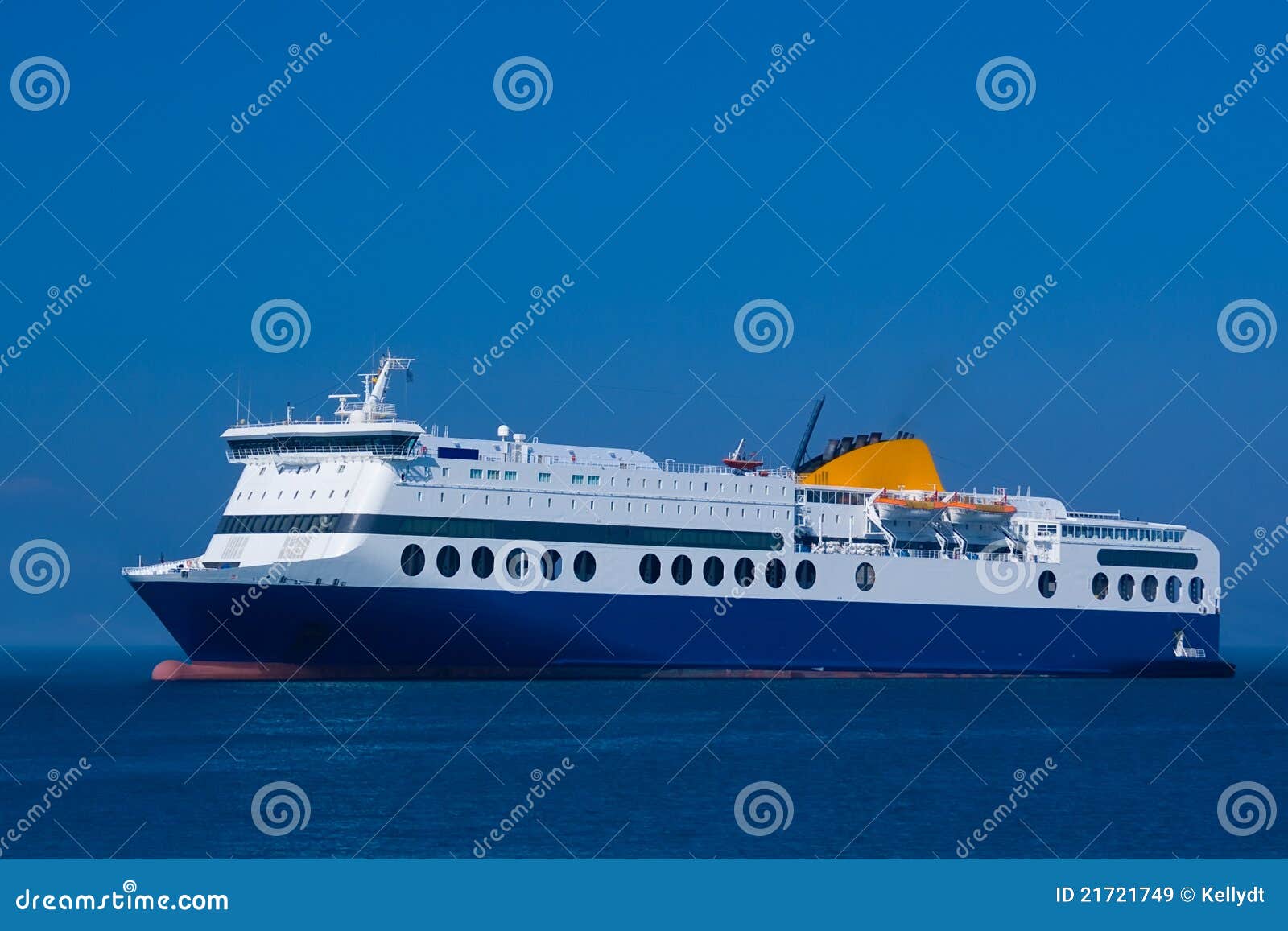 Traghetto immagine stock. Immagine di acqua, viaggiare - 21721749