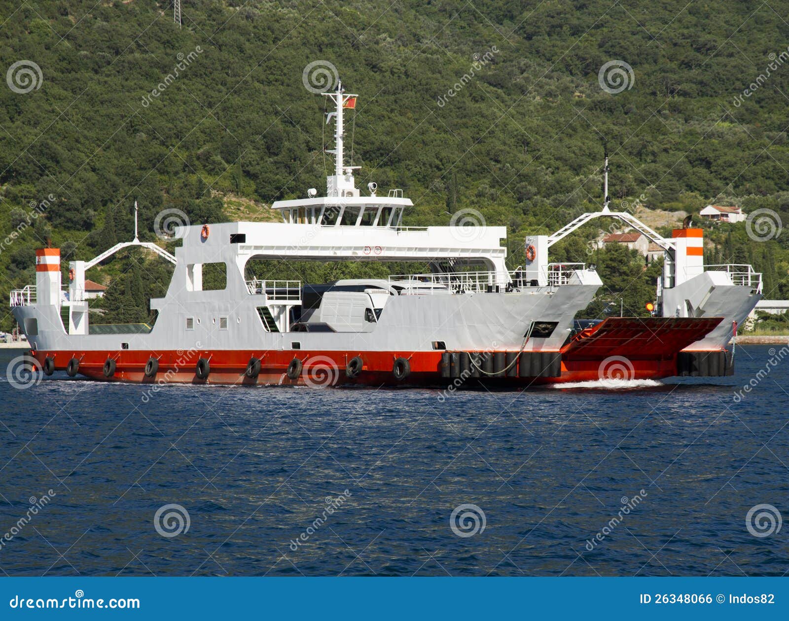 Traghetto fotografia stock. Immagine di collina, litorale - 26348066
