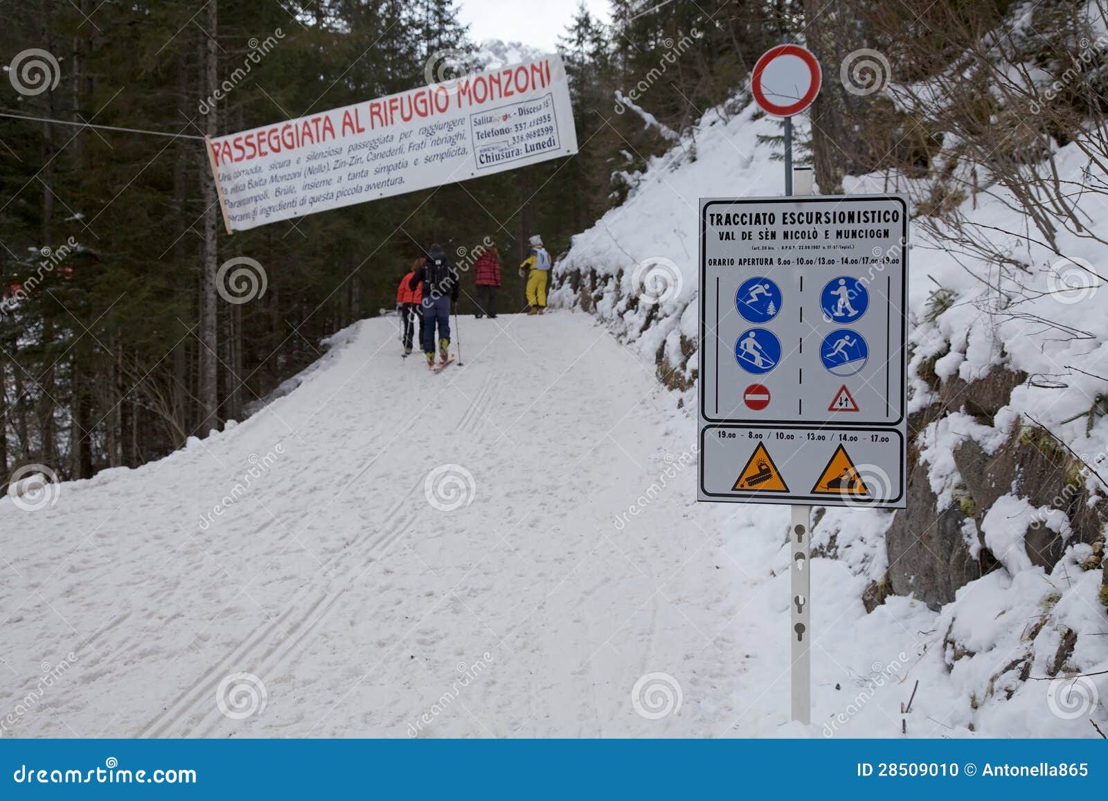 Trail and Signal for Winter Excursions Editorial Image - Image of snow ...