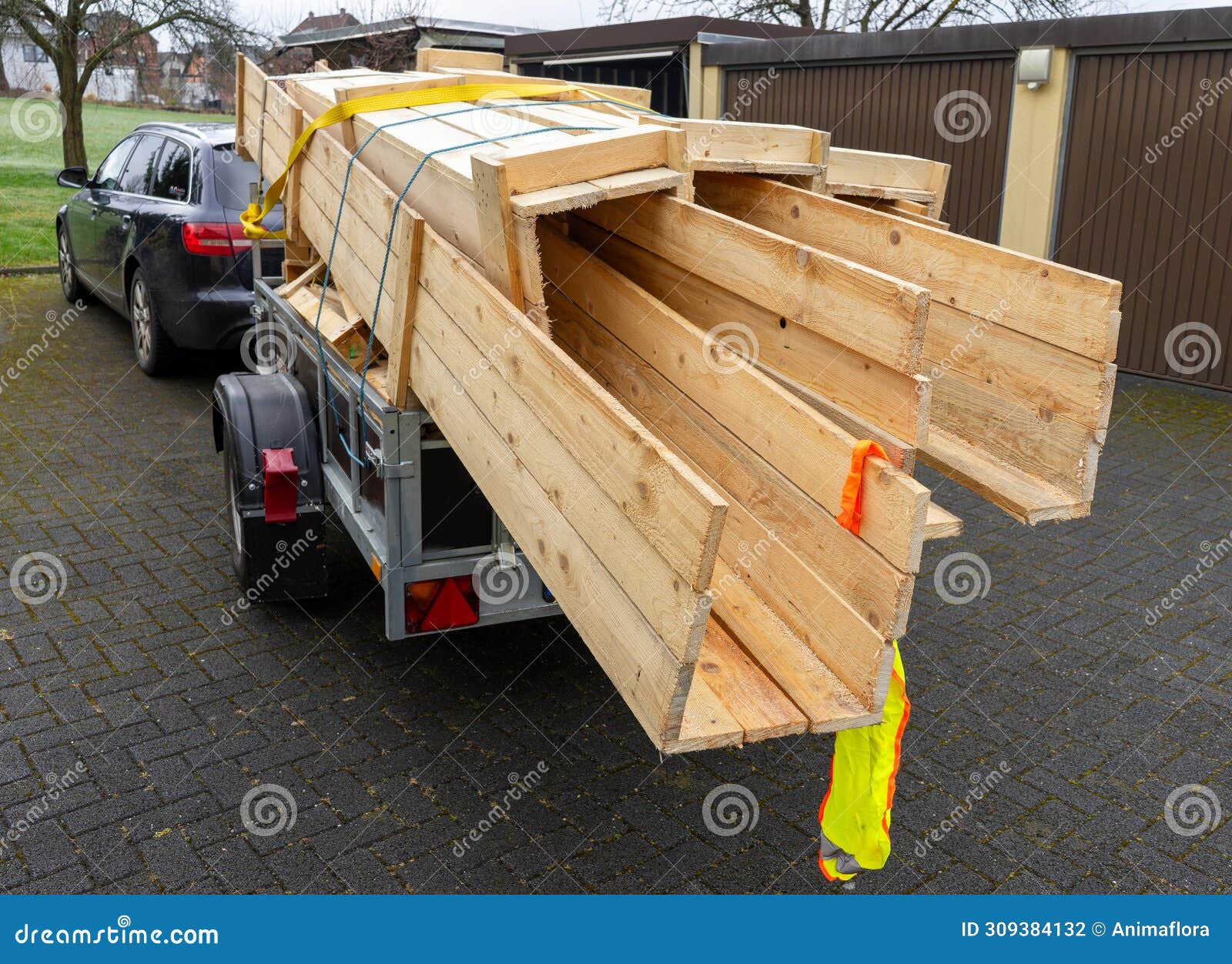 Trailer Com Placas De Madeira Para Madeira Para a Casa Foto de Stock ...