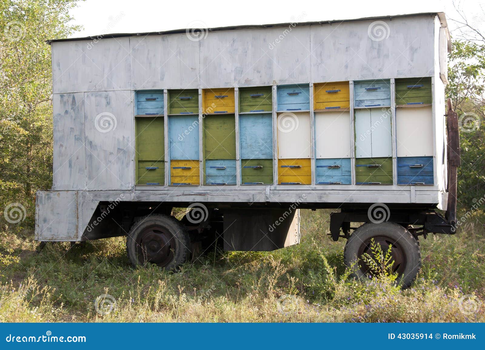 Trailer hive stock photo. Image of summer, outdoors, swarm - 43035914
