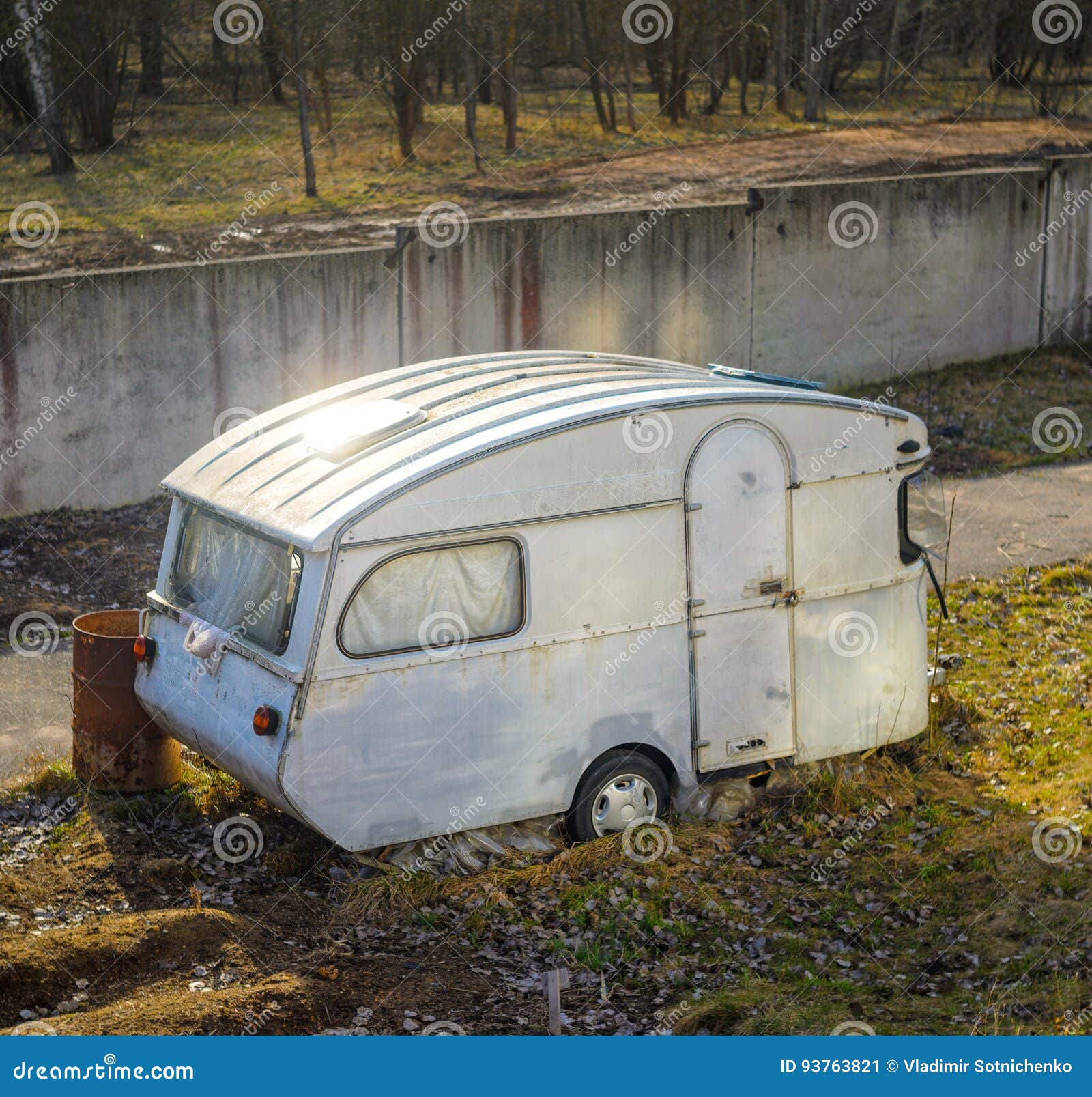 Trailer House Camper stock image. Image of degenerated - 93763821
