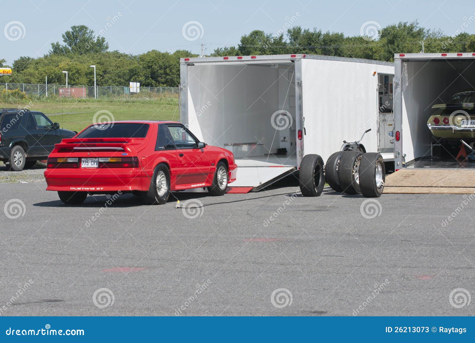 Trailers editorial stock photo. Image of drag, performance - 26213073