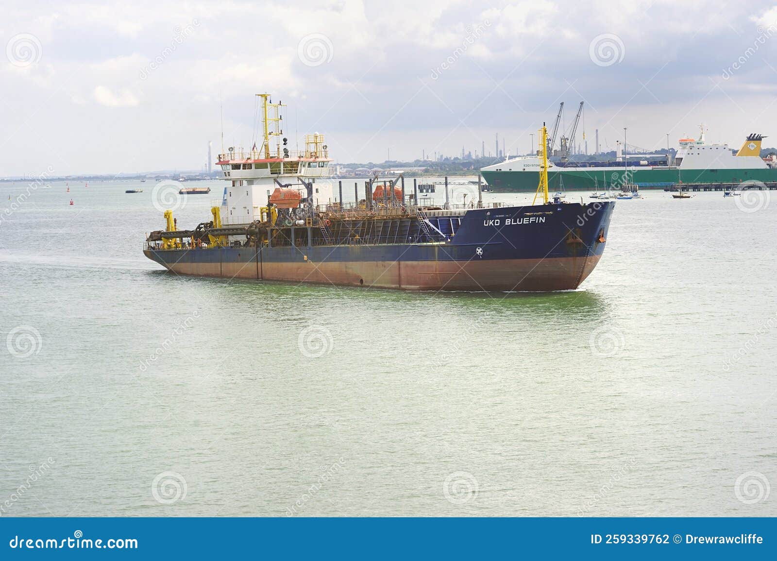 Trailing Suction Hopper Dredger in Southampton Editorial Photography ...