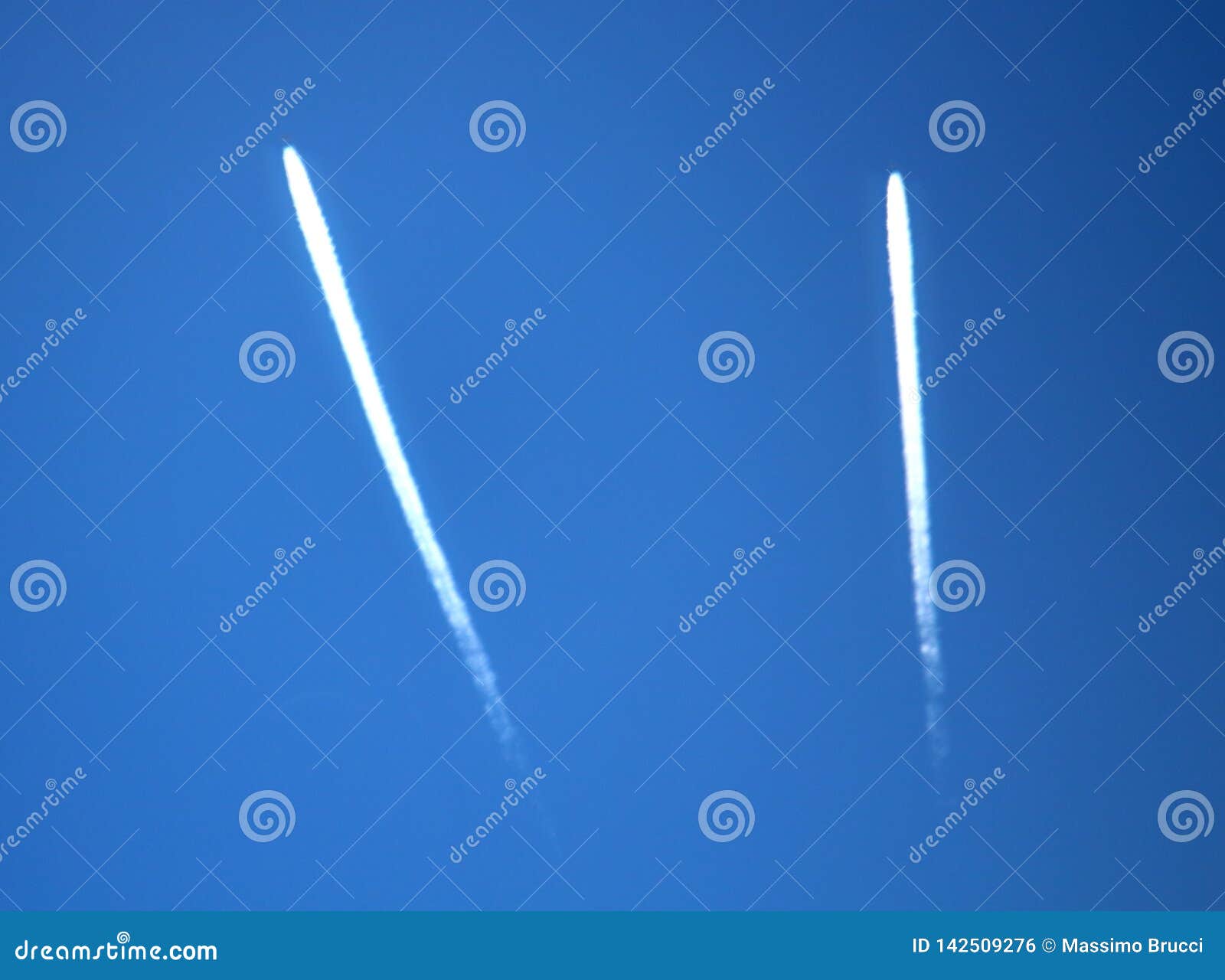 Trails of Airplanes in Flight Stock Photo - Image of economic, flow ...