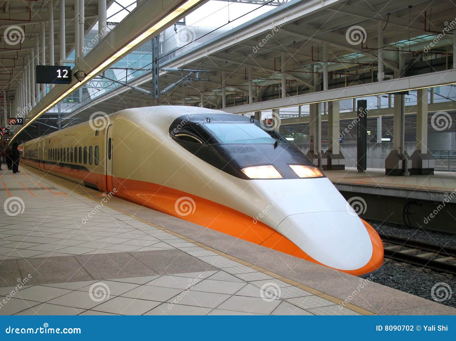 Train à Grande Vitesse Moderne Photo stock - Image du hublot, moderne ...