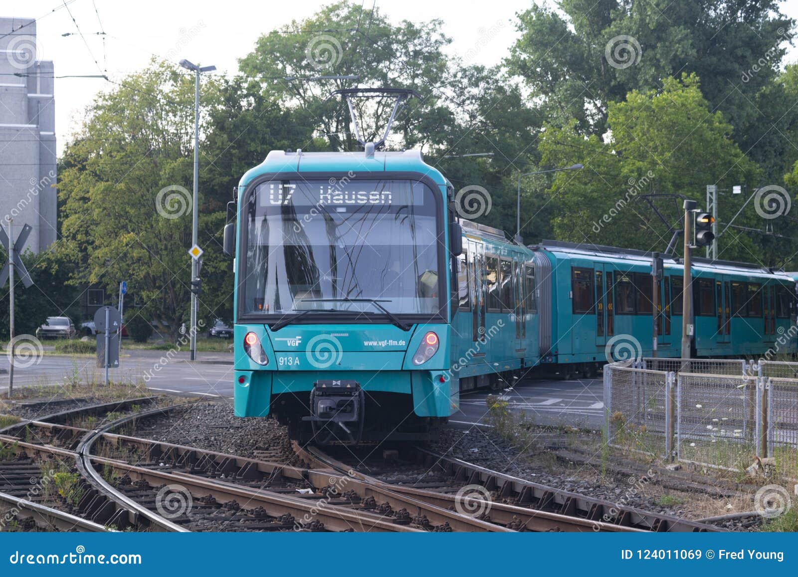 Train Allemand D'u-bahn Venant Autour D'une Courbe Image stock ...