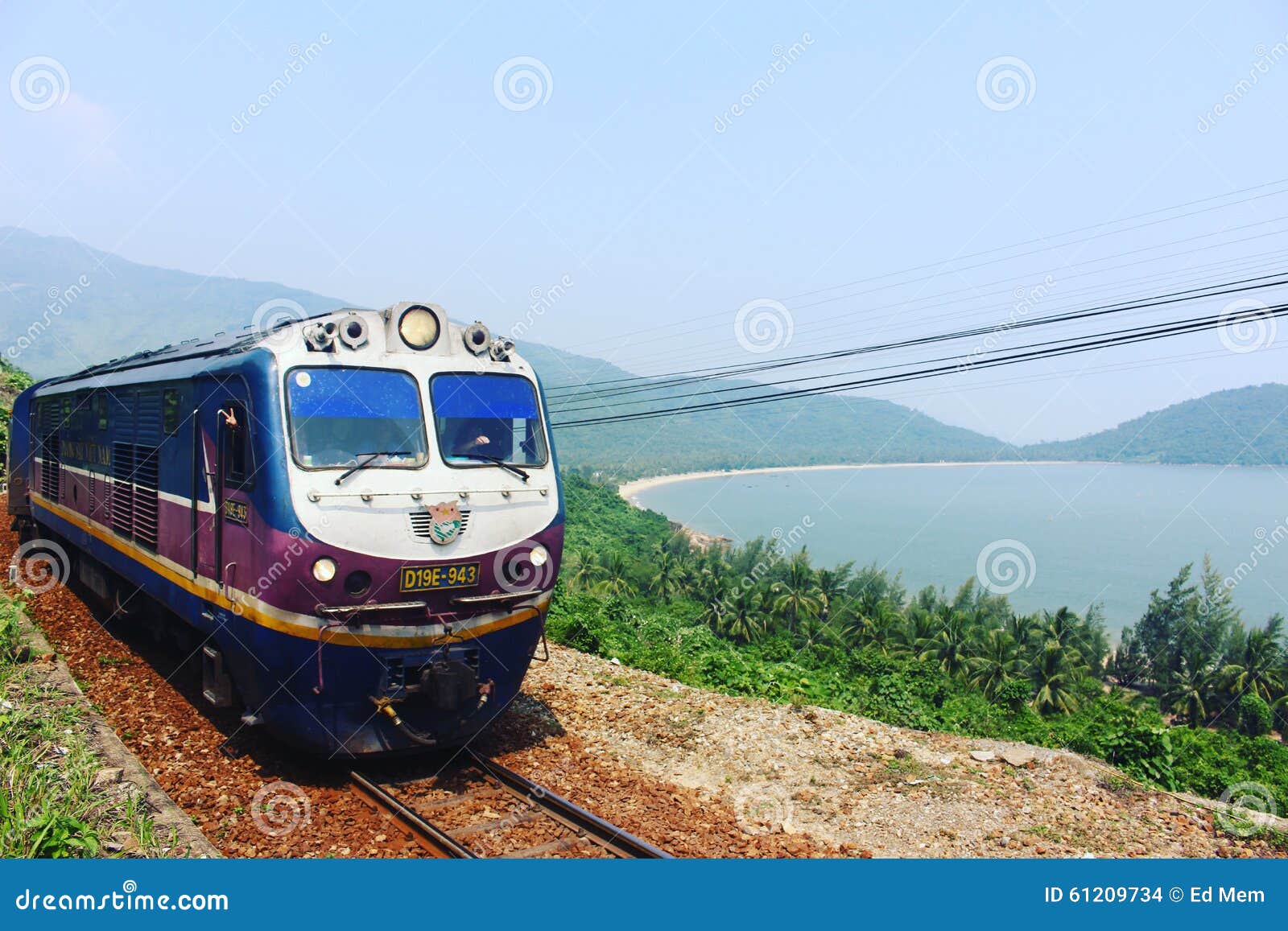 Train at Hai Van Pass editorial stock image. Image of traveling - 61209734
