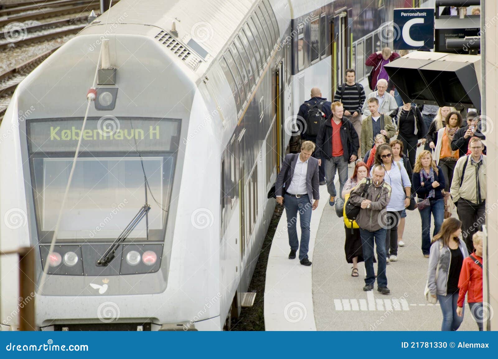 Train arrival editorial image. Image of rapid, road, city - 21781330