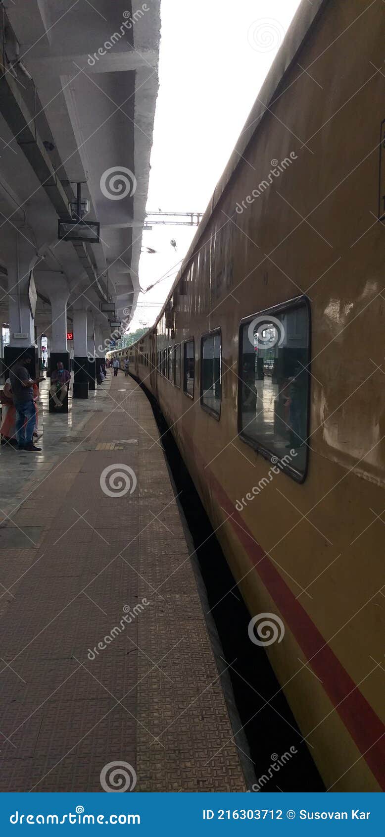 Train Arrival at a Long Platform in Indian Railway. Editorial ...