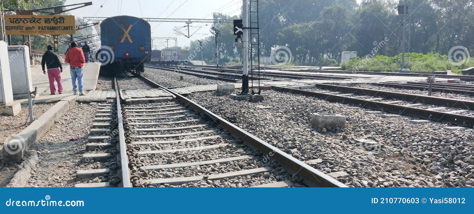 TRAIN BACKSIDE VIEW and RAILWAY LINES Stock Image - Image of backside ...