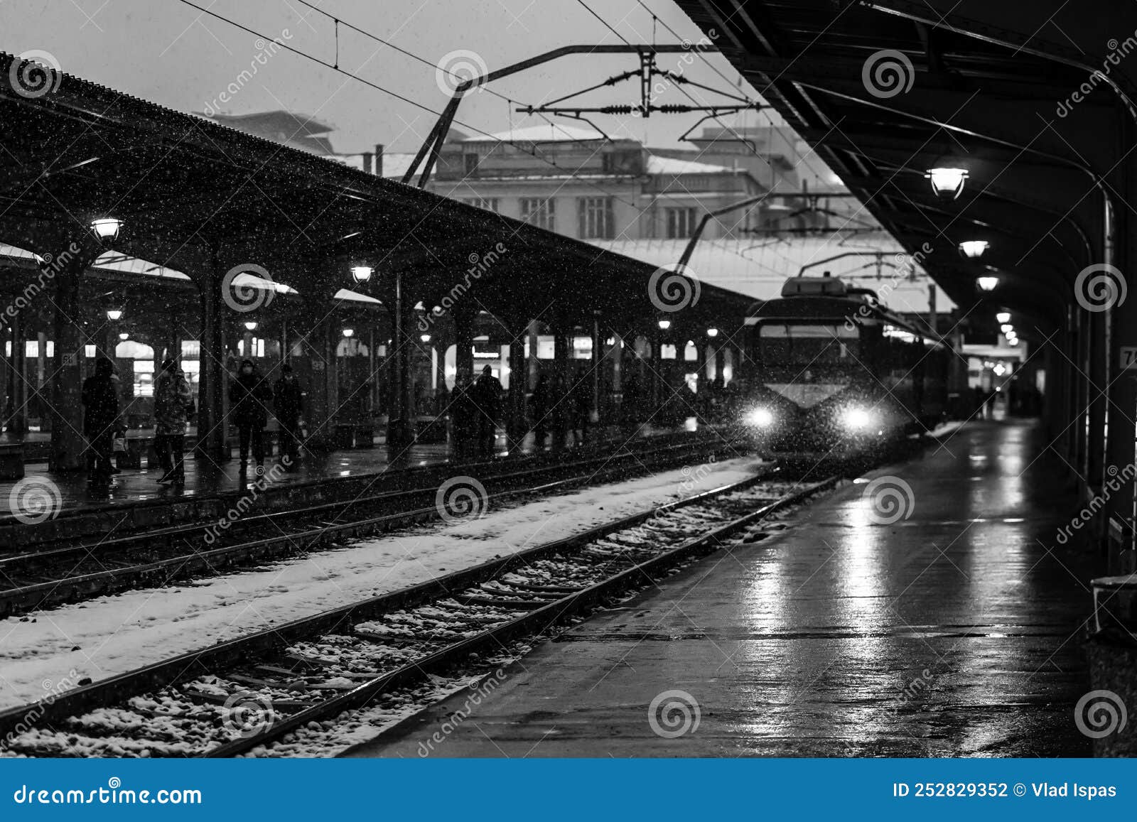 Train at Bucharest North Railway Station (Gara De Nord Bucharest ...