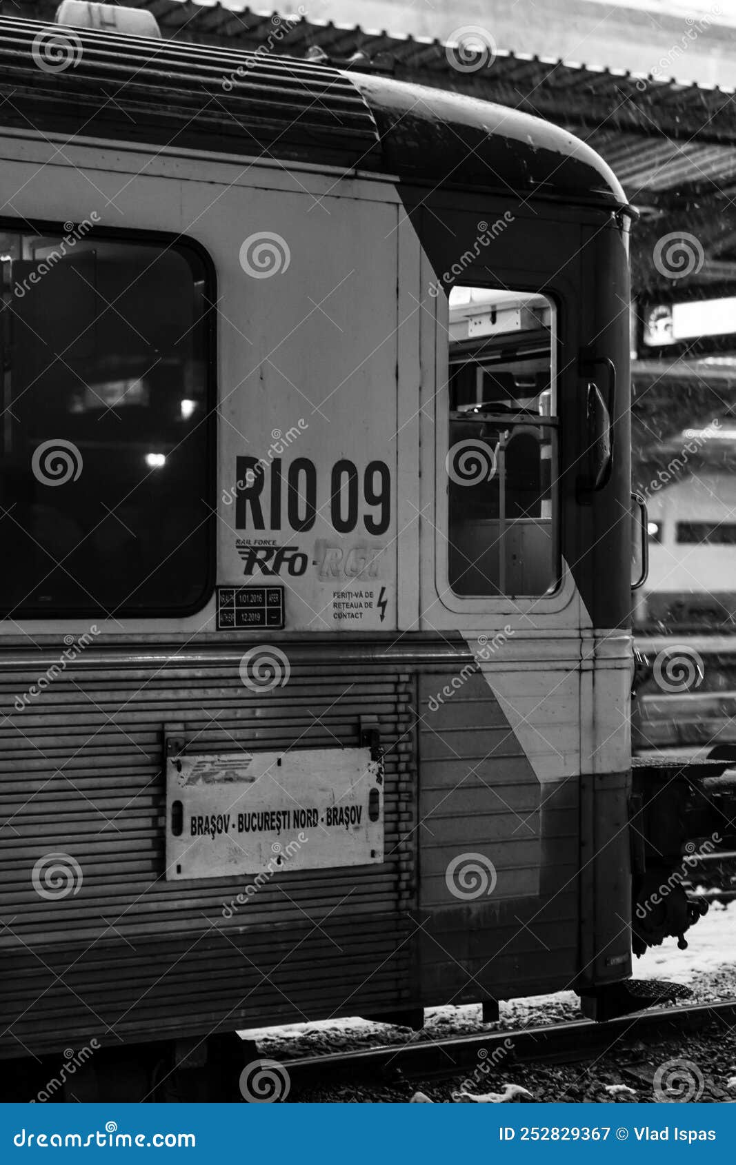 Train at Bucharest North Railway Station (Gara De Nord Bucharest ...