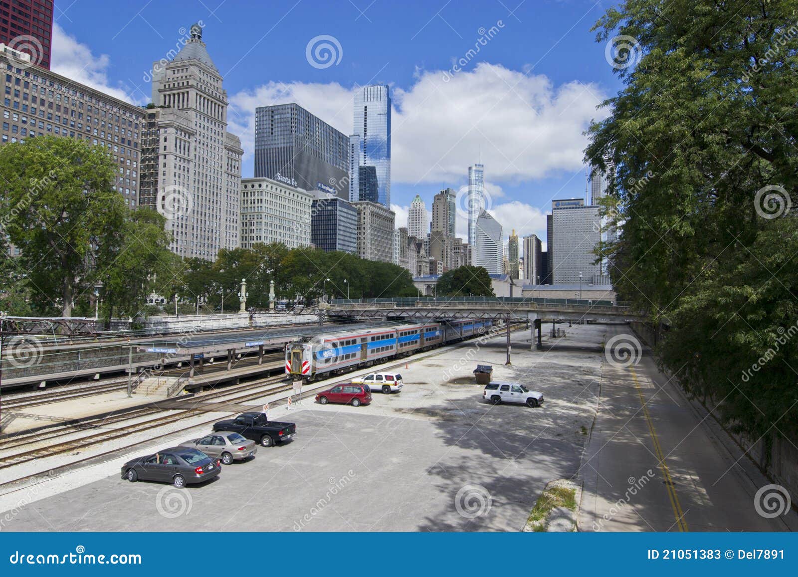 Train into Chicago Loop editorial stock photo. Image of clouds - 21051383
