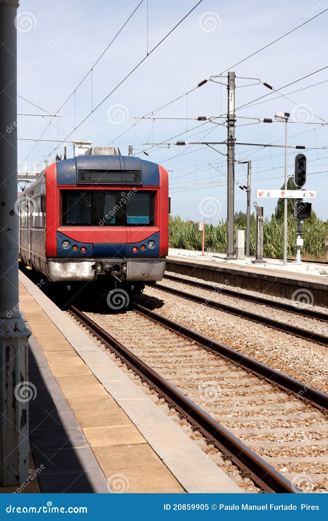 Train de Passanger image stock. Image du navigation, ligne - 20859905