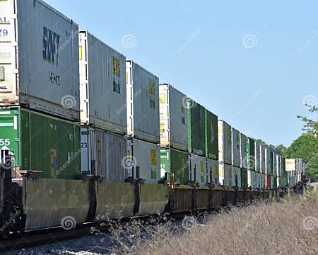 Train Hauling Intermodal Container Freight Editorial Photo - Image of ...