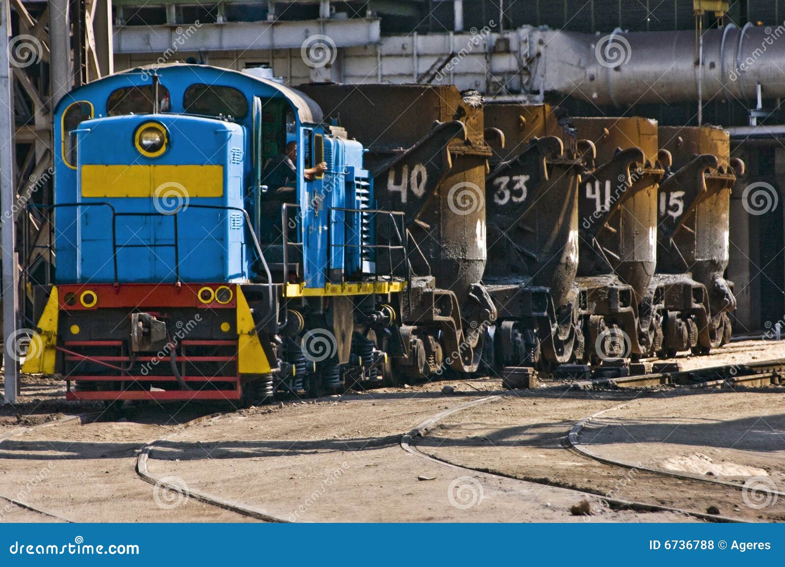 Train industriel photo stock. Image du railway, moteur - 6736788