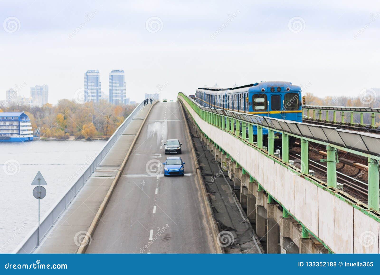 Train on Metro Subway Bridge Over the River Dnieper, Kiev, Ukraine ...