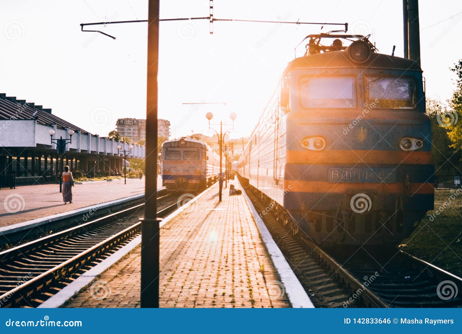 Train Passing from the Platform Railway Station Editorial Photo - Image ...