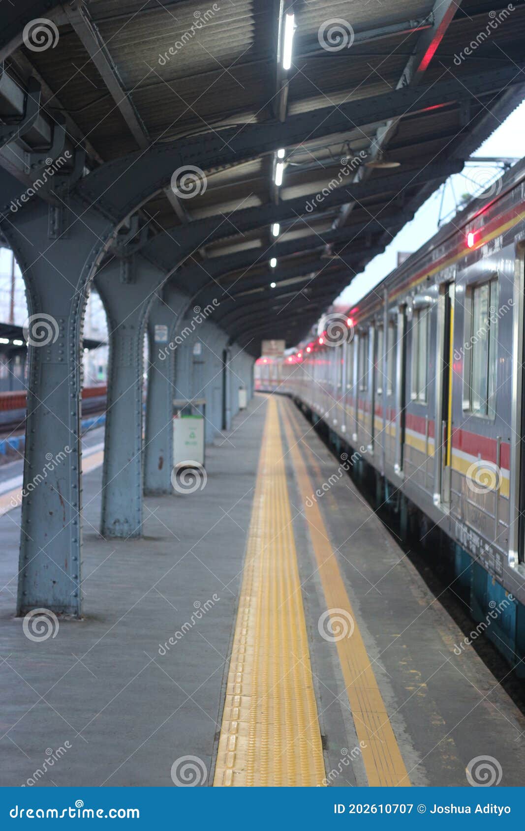 Train and platform stock image. Image of platform, peron - 202610707
