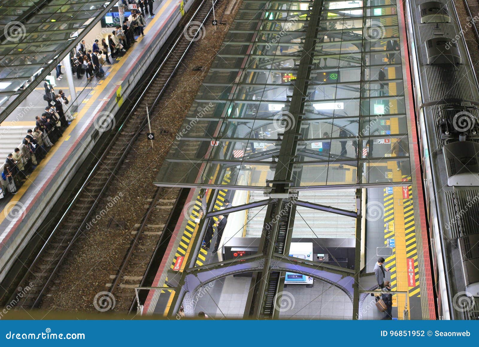 Train Platform, Osaka Station Editorial Photography - Image of city ...