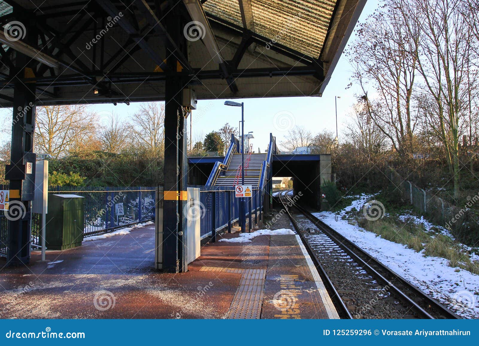 Train Platform in Wimbledon Stock Photo - Image of line, urban: 125259296