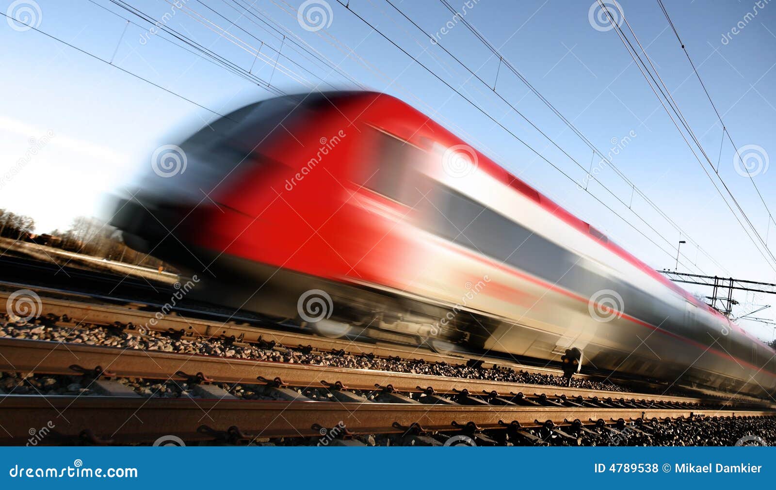 Train Rapide Avec La Tache Floue De Mouvement Photo stock - Image du ...