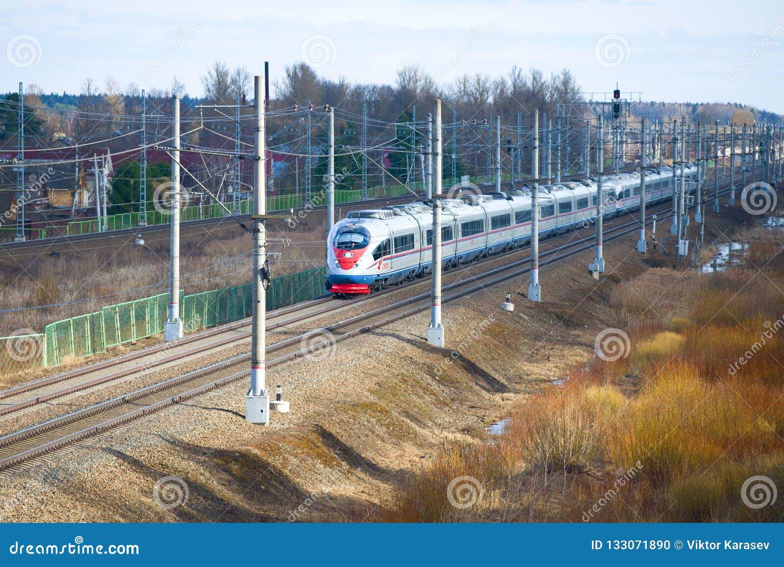 Train Rapide Ultra-rapide Moderne EVS1-13 “Sapsan “sur La Jambe ...