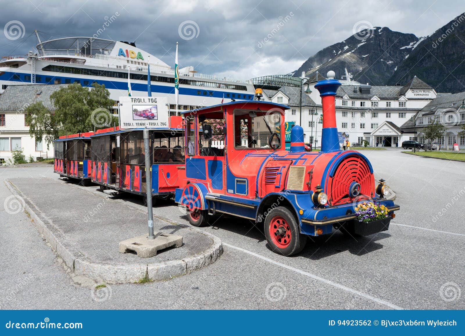 Train sans rail photographie éditorial. Image du véhicules - 94923562